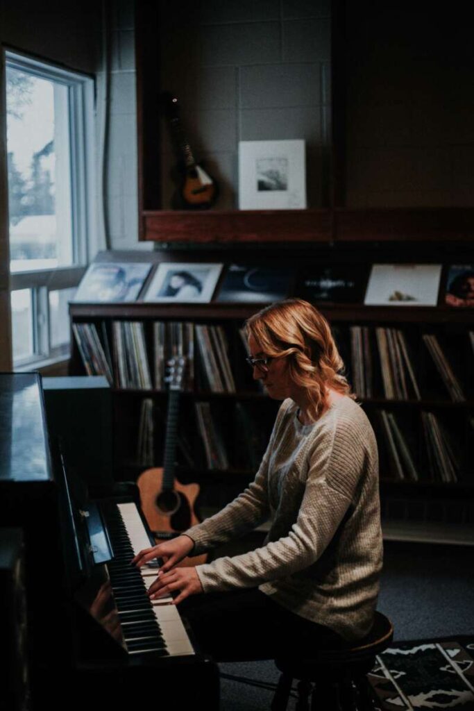 How To Adjust Piano Bench Height For Proper Posture: Guide